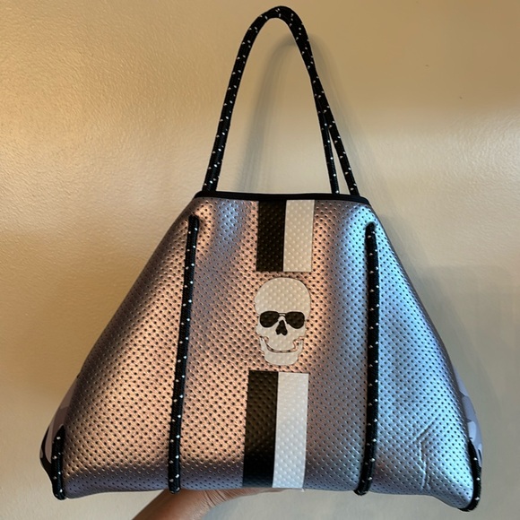 HAUTE SHORE | Bags | Haute Shore Skull Theme Handbag | Poshmark